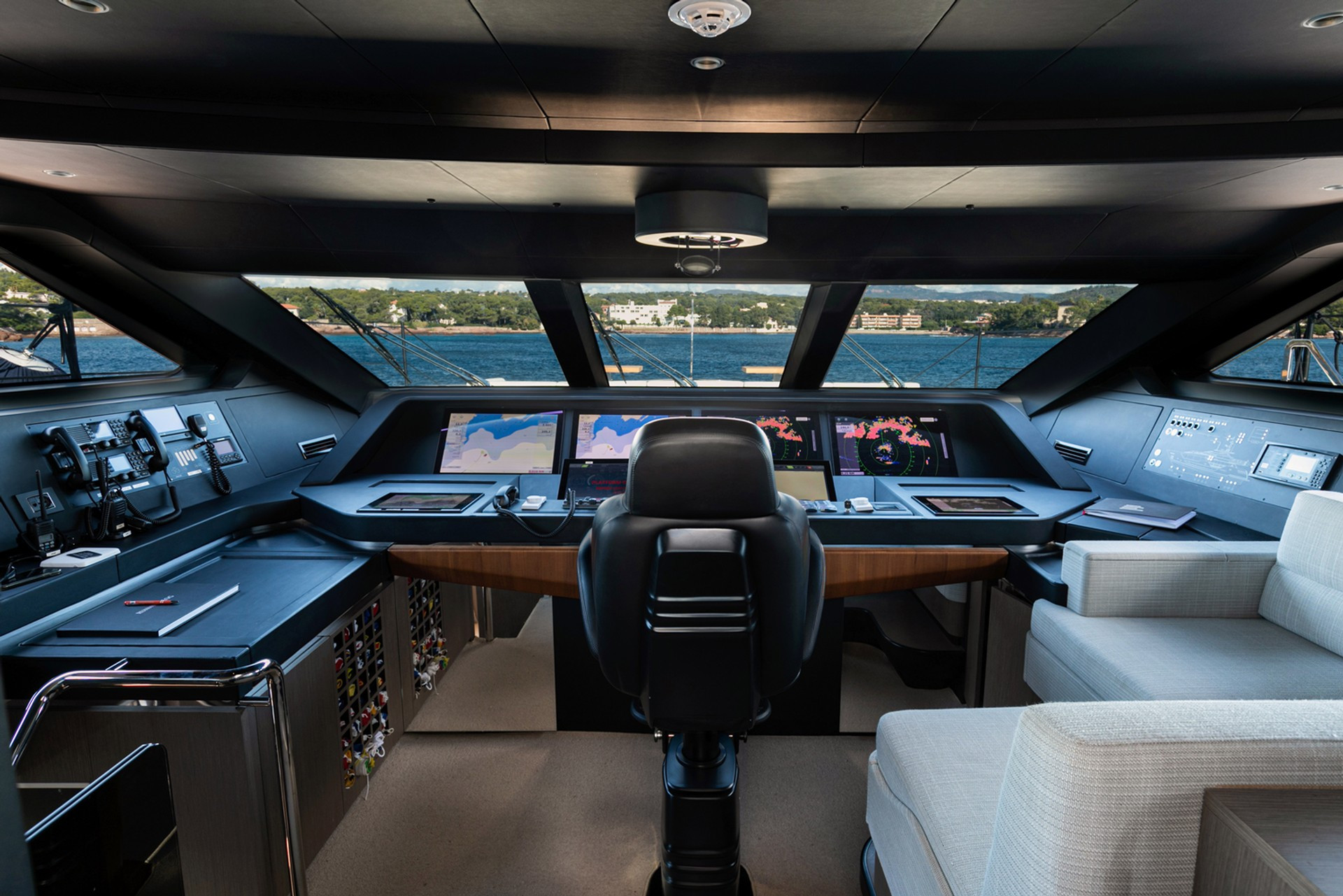 Yacht JAG'B, Custom Line | CHARTERWORLD Luxury Superyacht Charters